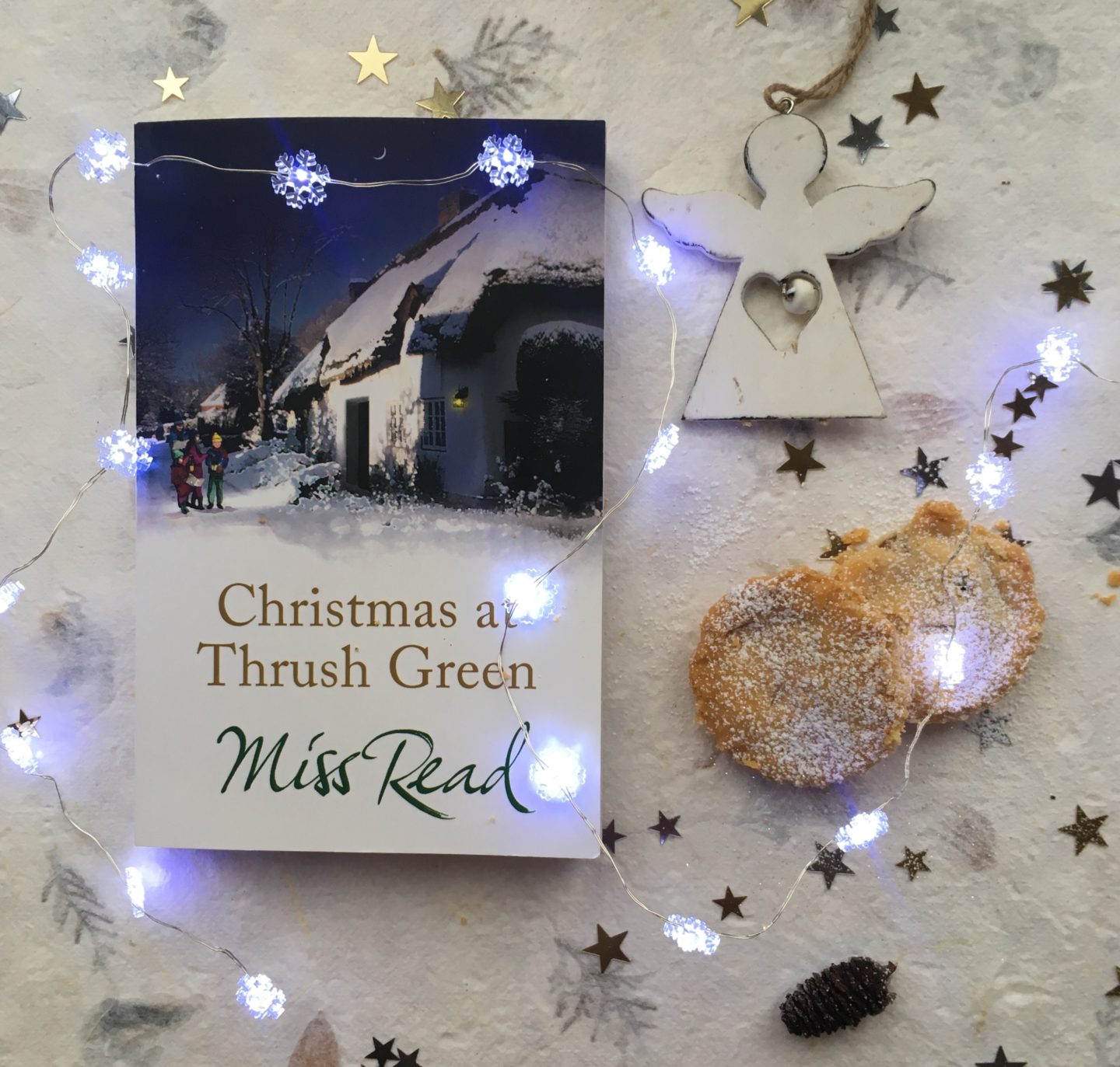 Christmas Book Review: Christmas at Thrush Green by Miss Read ...